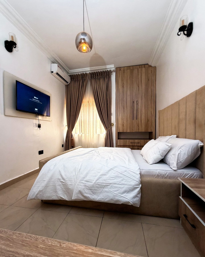 Best Value In Utako | Wi-fi - Smart Tv. 24/7 Light - Nigeria