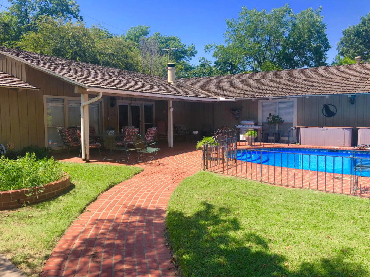 Stunning Poolside Guest House-historic Morningside - Wichita Falls, TX
