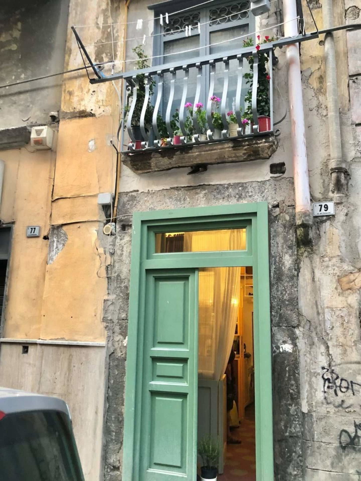 There Was Once O Vase - Portici