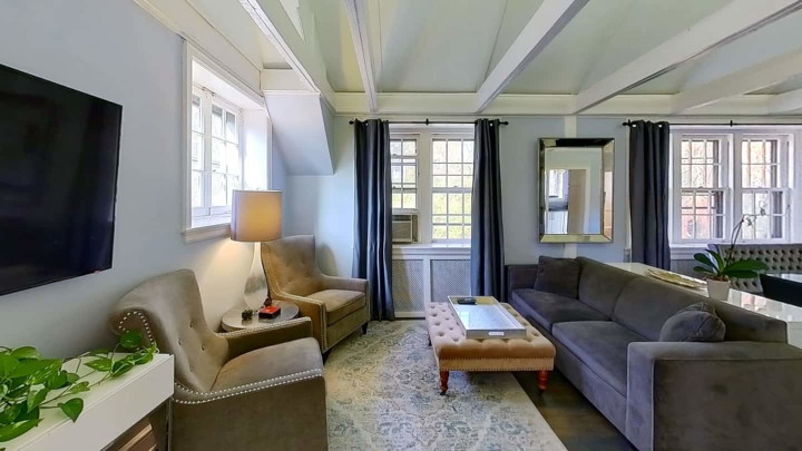 Private Upscale Carriage Hse Near Park & Stables - Philadelphia, PA