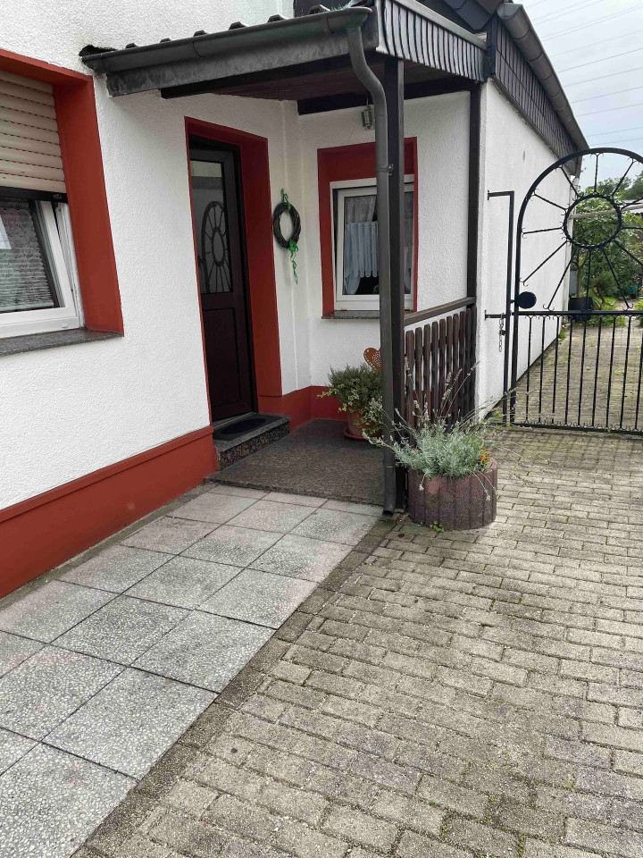 Cosy Semi-detached House With Its Own Parking Space - Duisburg