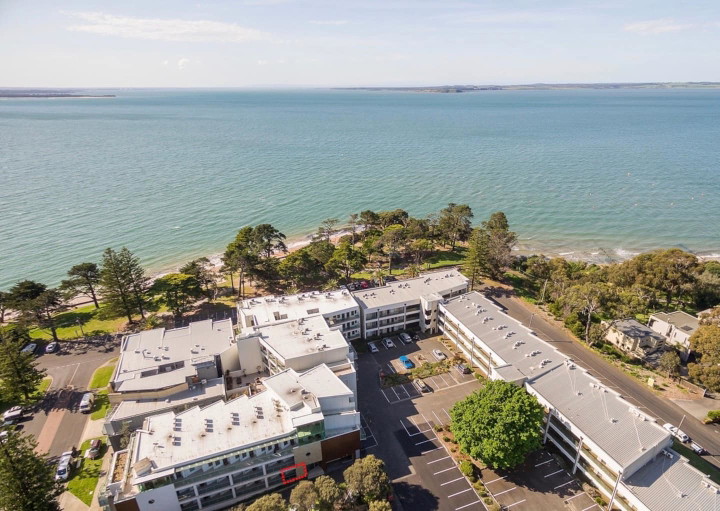 Stylish Island Getaway - Beachfront Apartment - Ventnor