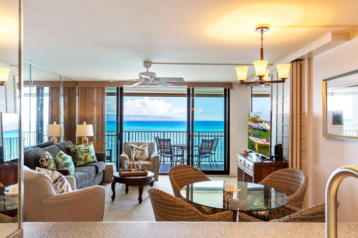 Ocean Views From Every Room, 2 Bd Oceanfront Condo - Hawaii