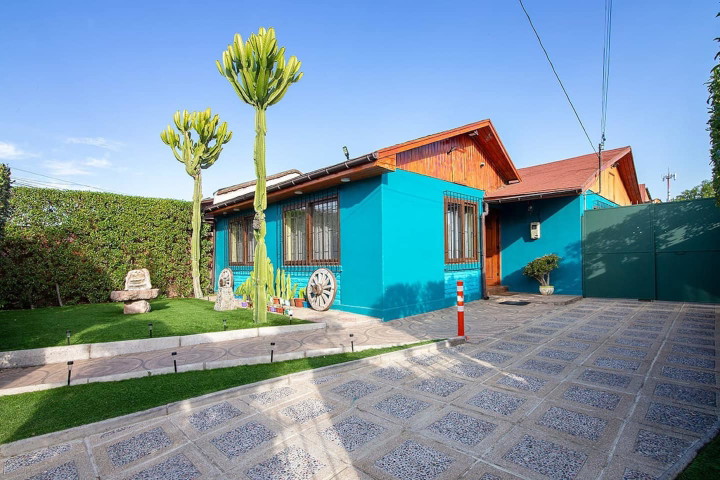 Beautiful And Spacious House + Parking + Patio - Chile