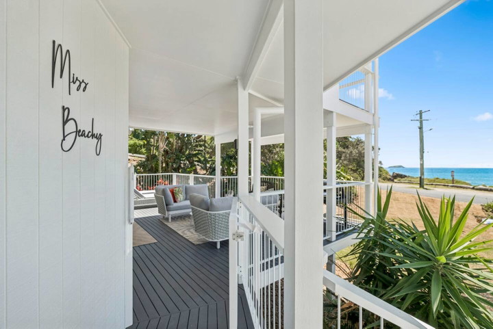 Miss Beachy - Stunning Beachfront Home Pets Ok - Coffs Harbour