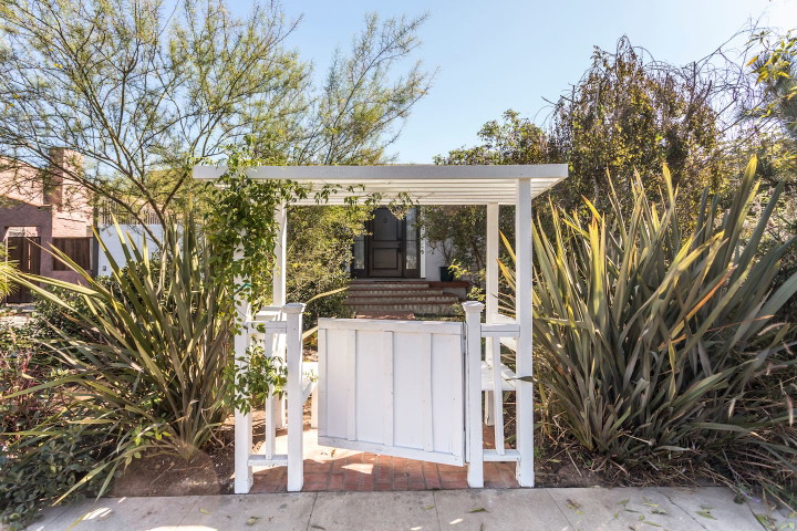 Pool Oasis In Vintage Craftsman House - Hollywood, CA
