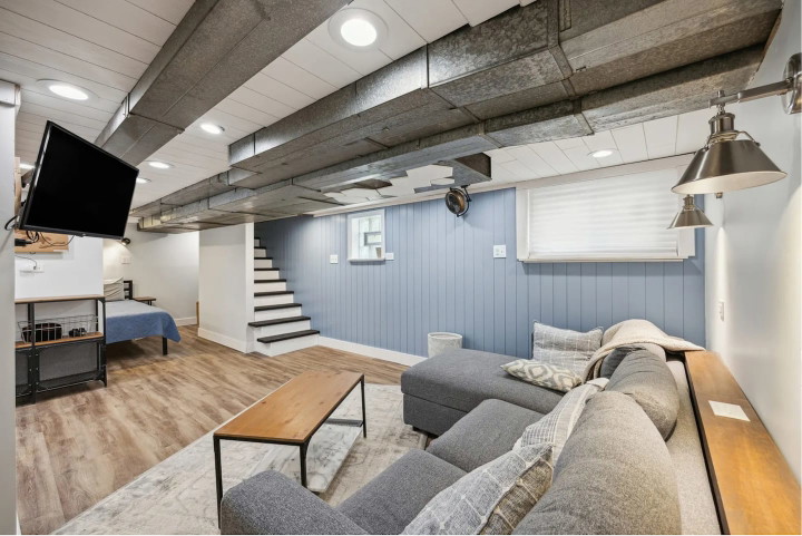 City-accessible Basement Retreat - Chicago, IL