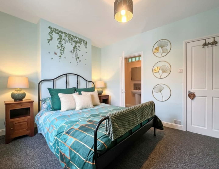 Centrally Located House In Scarborough - Scarborough