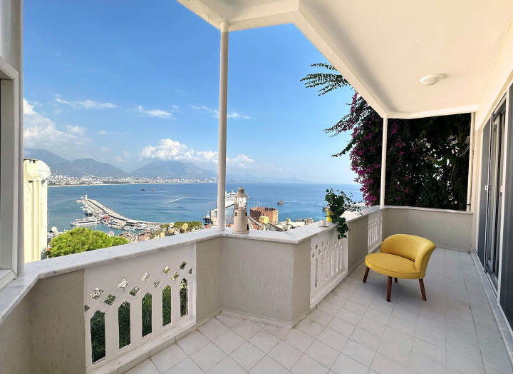 Maison De Château Avec Vue Sur La Mer Et Jardin Privé - Alanya