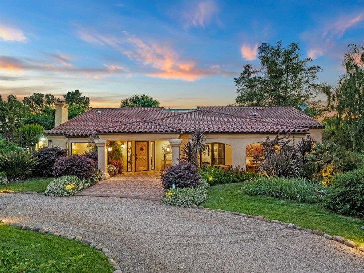 Santa Ynez Retreat Sleeps 12: Pool, Spa, Game Room - Santa Ynez, CA