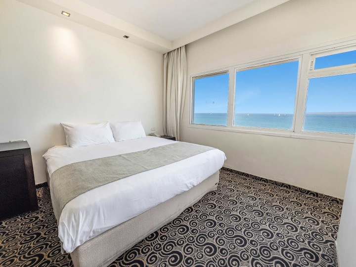 The Sharon Seaside Retreat | Floor Safe Room + She - Israël