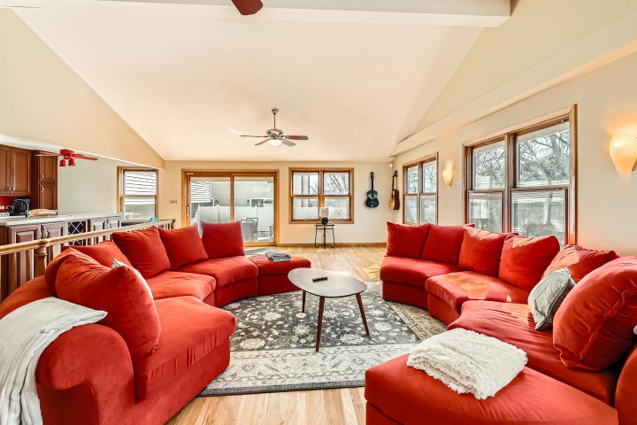 5br W/sauna, Cold Plunge, Poker Room, Darts Etc - Arlington Heights, IL