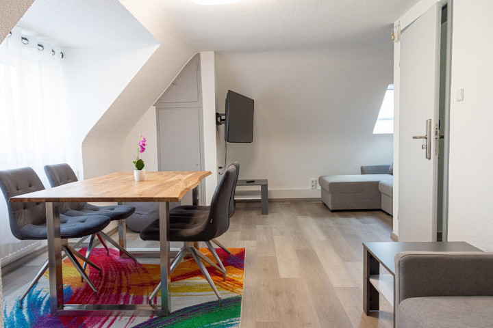 Ferienwohnung Im Lichtdurchfluteten Dachgeschoss - Kornwestheim
