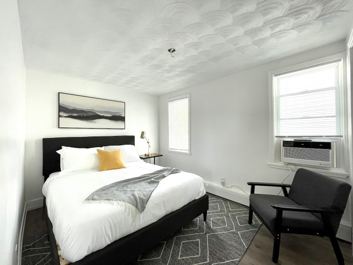 Renovated Apartment: Three Bedrooms W/ Queen Beds - Providence, RI