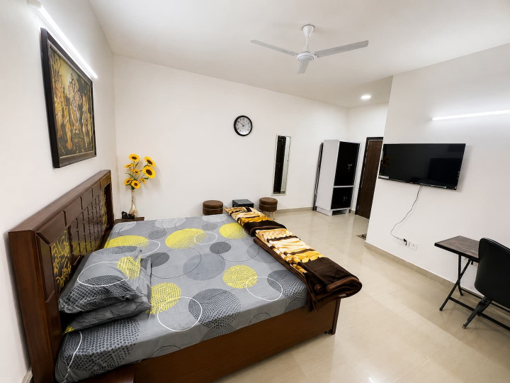 Budget Friendly Stay Near Prem Mandir | Ac | Wifi - Vrindavan