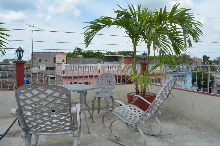 Independent And Centrally Located Yan And Mar Apartment With Terrace - Cuba