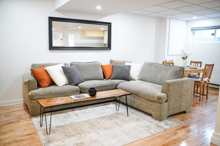 Charming Spacious Apt 2 Bedroom 2 Bath - Pointe-Claire