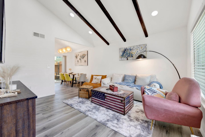 Cozy Little Townhouse Near Local Eats - West Covina, CA