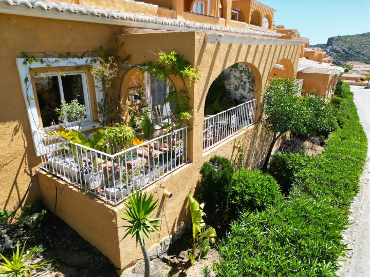 Green, Peaceful Flat With Beach Access - Benitachell