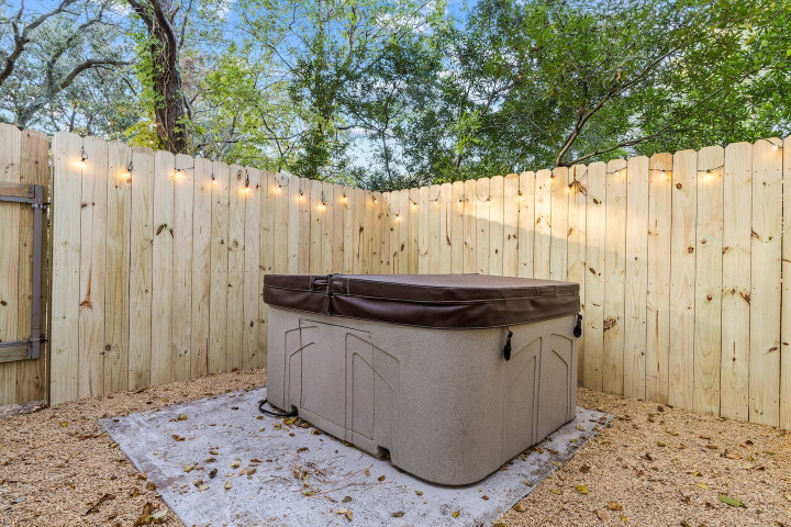 Beach Cottage W/hot Tub - Norfolk, VA