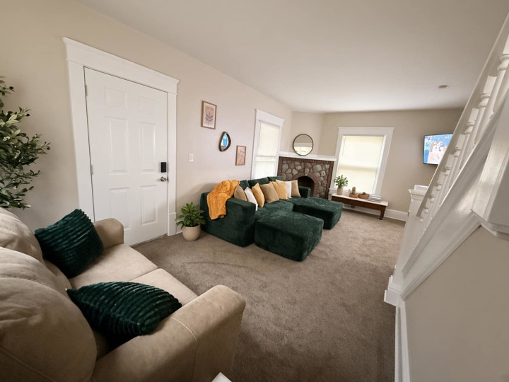 Remodeled Home Central Akron - アクロン, OH