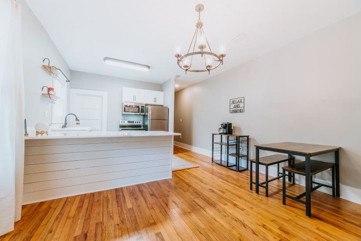 Updated Historic Apartment With Private Balcony! - Mobile, AL