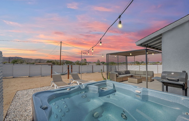 Lost House | Hot Tub / 5 Mi. To Jtnp / Fire Pit - Joshua Tree, CA