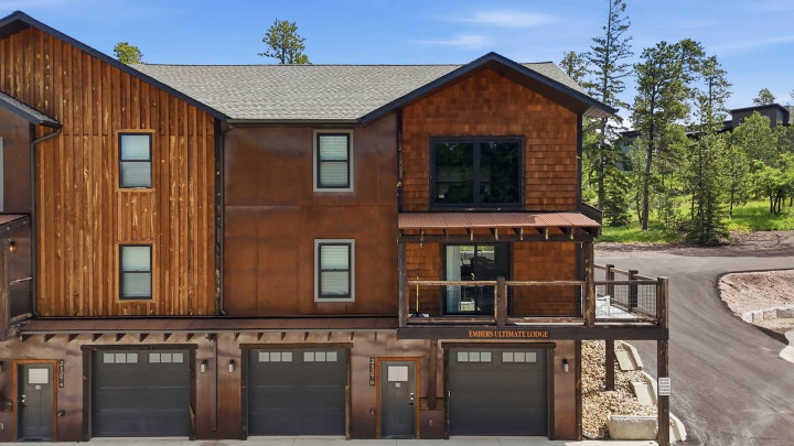Embers Ultimate Lodge - Deadwood, SD