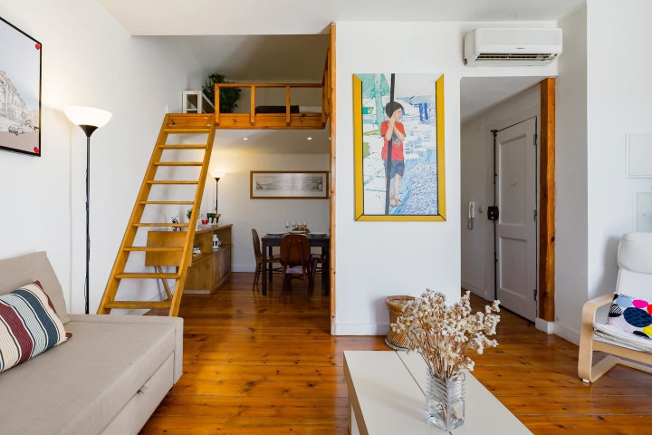 Explore A Historic District From A Modernized Apartment - Alfama