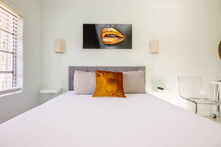 Amazing Studio - Perfect Distance To Everything - Surfside, FL
