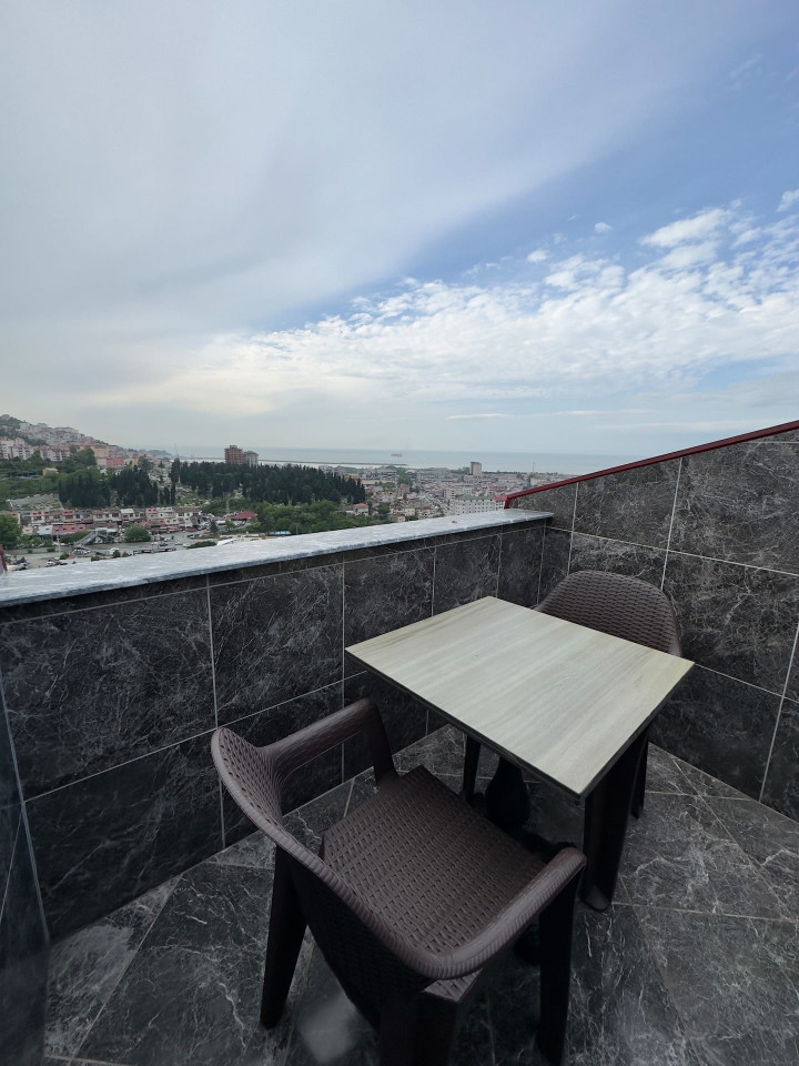 1+1 Deniz Manzaralı Balkonlu  (Penthouse) - Trabzon