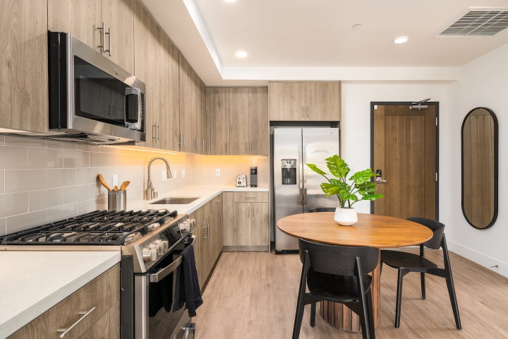 Mint House By Kasa | Caltrain-facing 1br Apt - Atherton, CA
