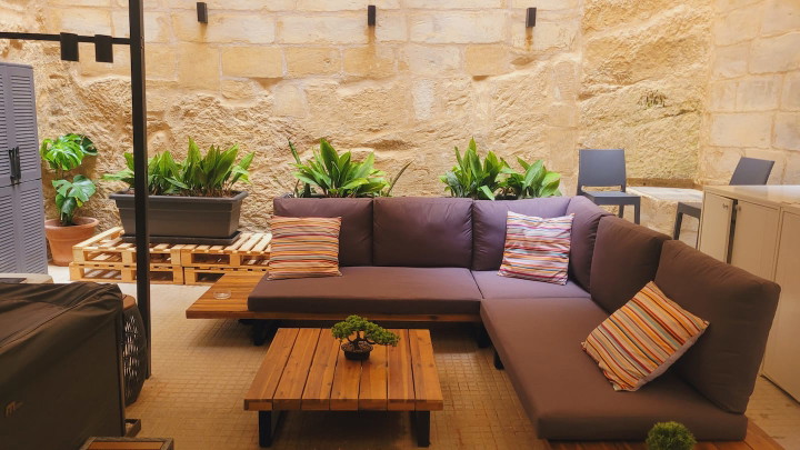 Designer Finished, Centrally Located Maisonette - Valletta