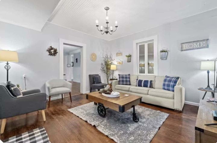 Live Oak Farm Haus Near Main Street & Heb Sleeps12 - Fredericksburg, TX