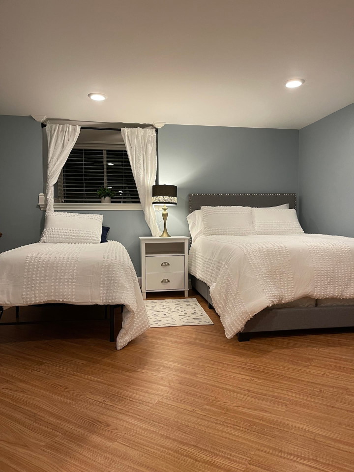 Lovely One Bedroom Apartment Condo, With Parking - Waltham