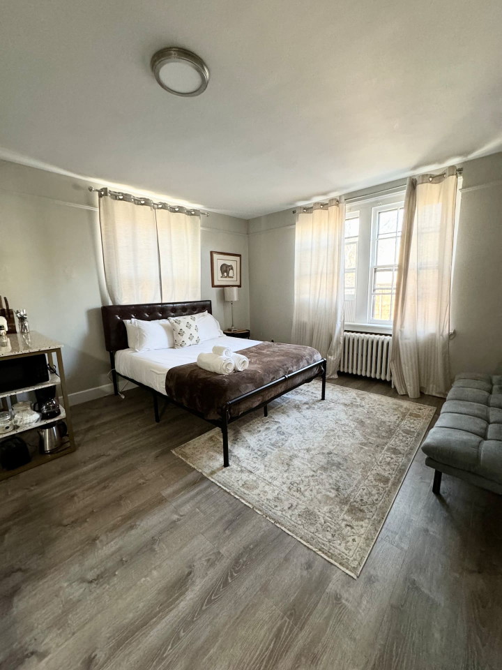 Yale Casa Rosa Studio Apartment - New Haven, CT