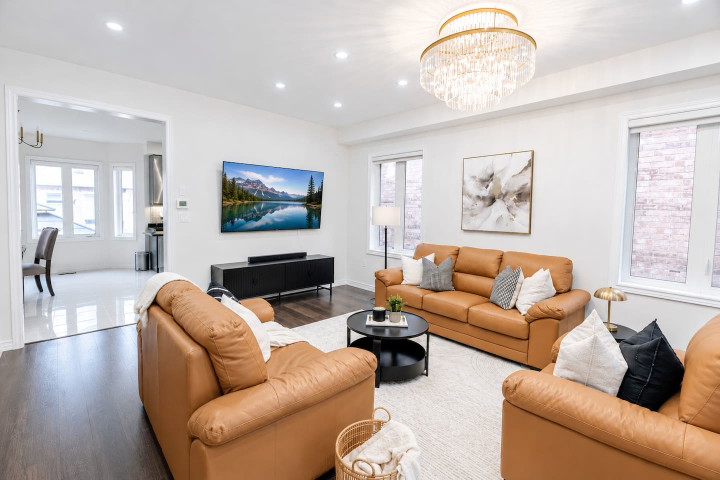 Modern 4br Oakville Home | 2 King/2 Queen + Gazebo - Oakville