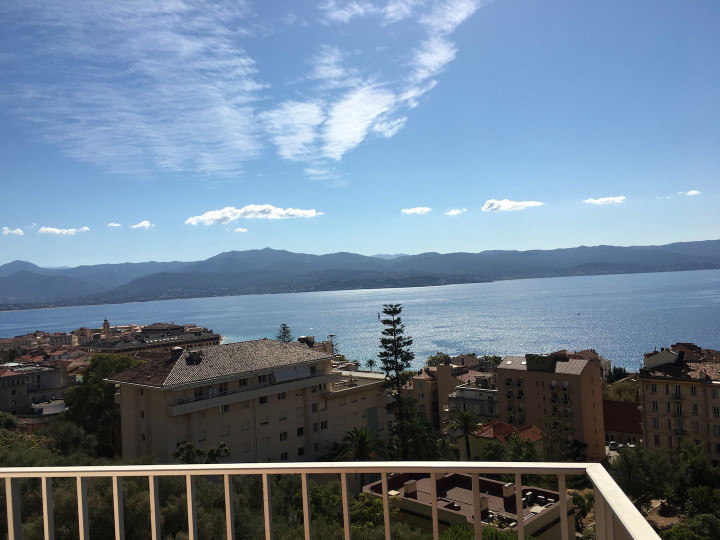 Chambre Climatisée En Centre-ville, Petit-déjeuner - Ajaccio