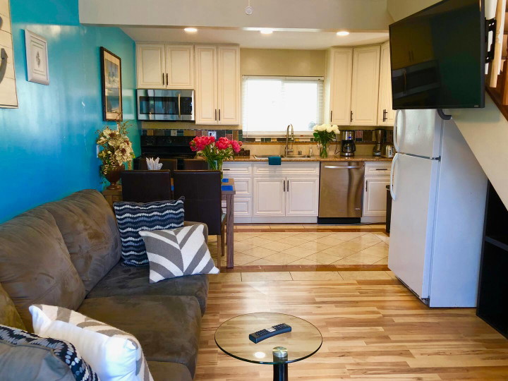 Very Cute One Bedroom Condo Steps To Beach - オーシャンサイド, CA