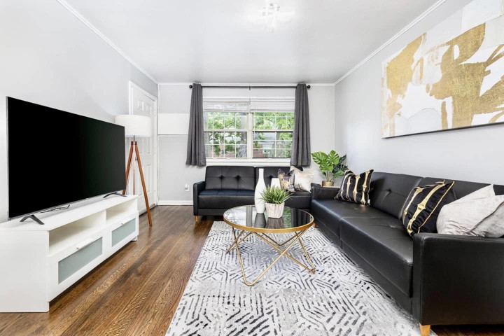 King Bed Apt - Fully Furnished W/ Max Amenities - West Hartford, CT