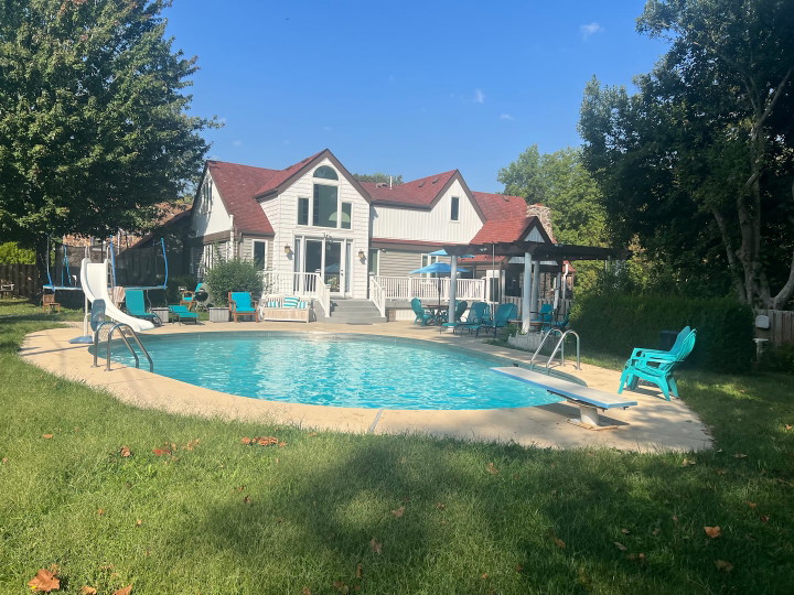Luxury Cottage- 10 Beds- No Airbnb Service Fees - Springfield, MO