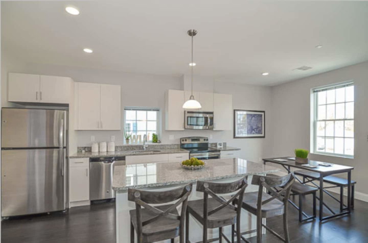 2bed/2bath Apt At Waltham Landing. Corner Unit - Newton, MA
