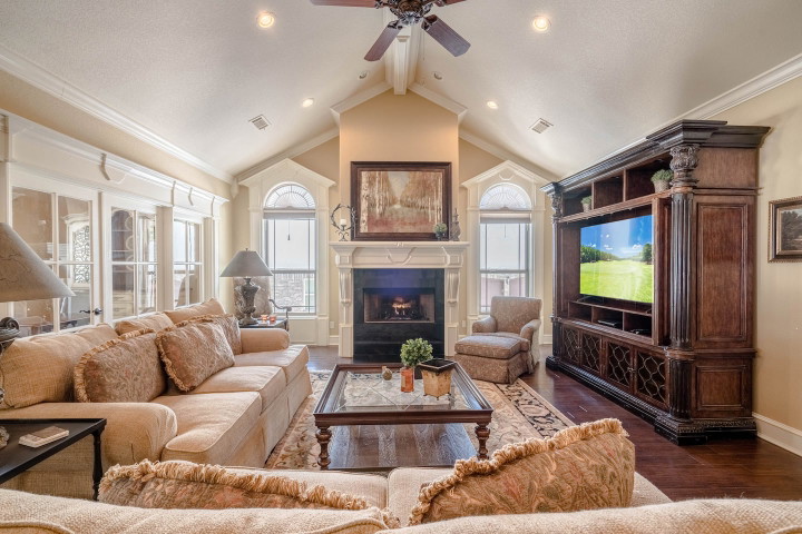 Golf Course, Enormous Porch, 2 Living Areas, Easy Access, 6 Beds, Large Br's - Hot Springs Village, AR