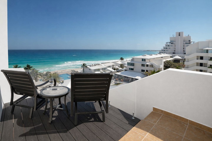 Oceanfront Penthouse Dolphin Beach Area - Cancún