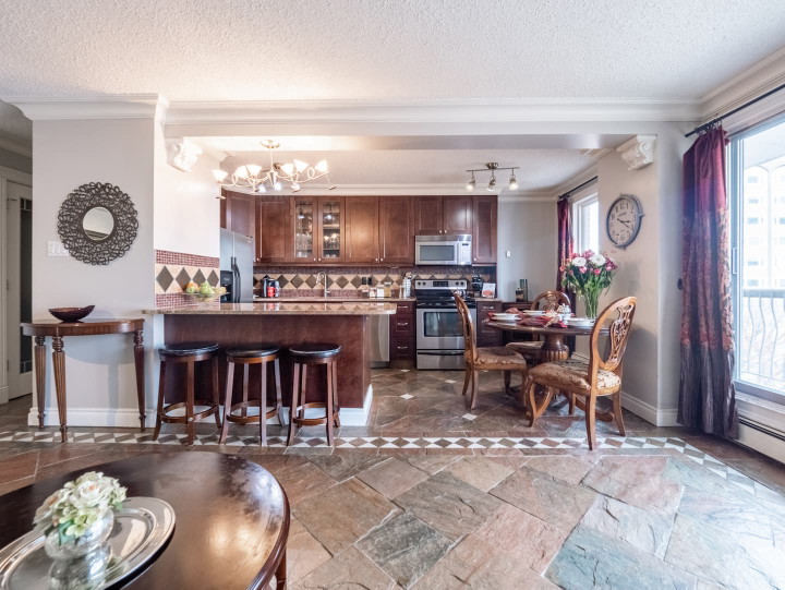 Classy Cozy 2bed, Pool, Gym & Ug Parking - Edmonton