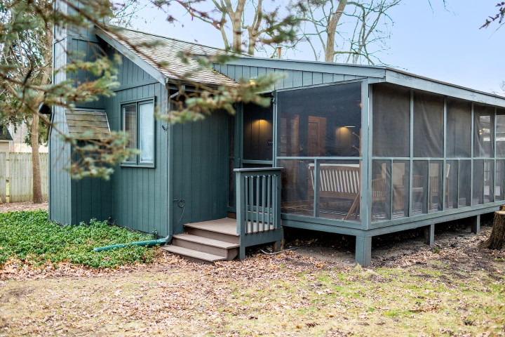 Walk 2 Lake/shops | Hot Tub | King Bed | Fireplace - Michigan