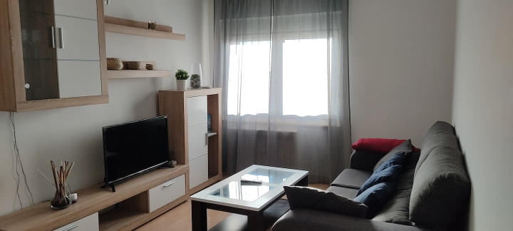Piso 3 Habitaciones, Equipamiento Esencial Y Wifi - Benavente, España