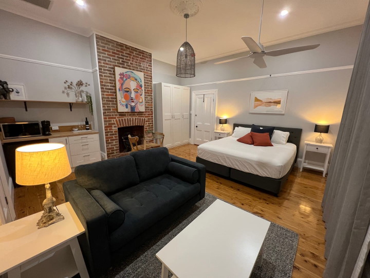 Weerona King Suite |Mudgee Cbd | Walk Everywhere - マッジー
