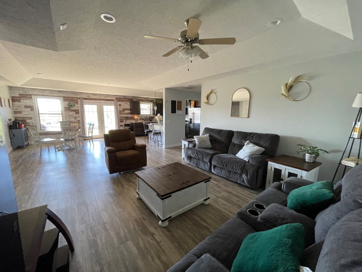 Spacious 4-bedroom 2-bathroom Home - Marion, IL