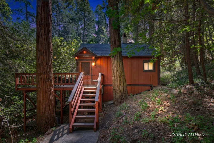 Secluded Cabin W/ Seasonal Creek ½ Mile To Lake - Crestline, CA